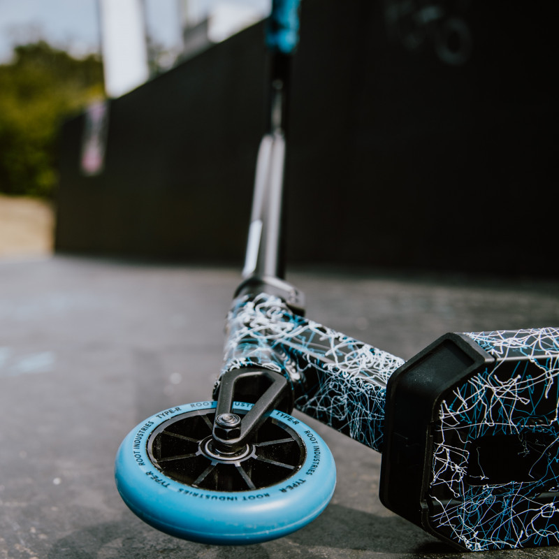 ROOT Type R black / blue Freestyle Scooter